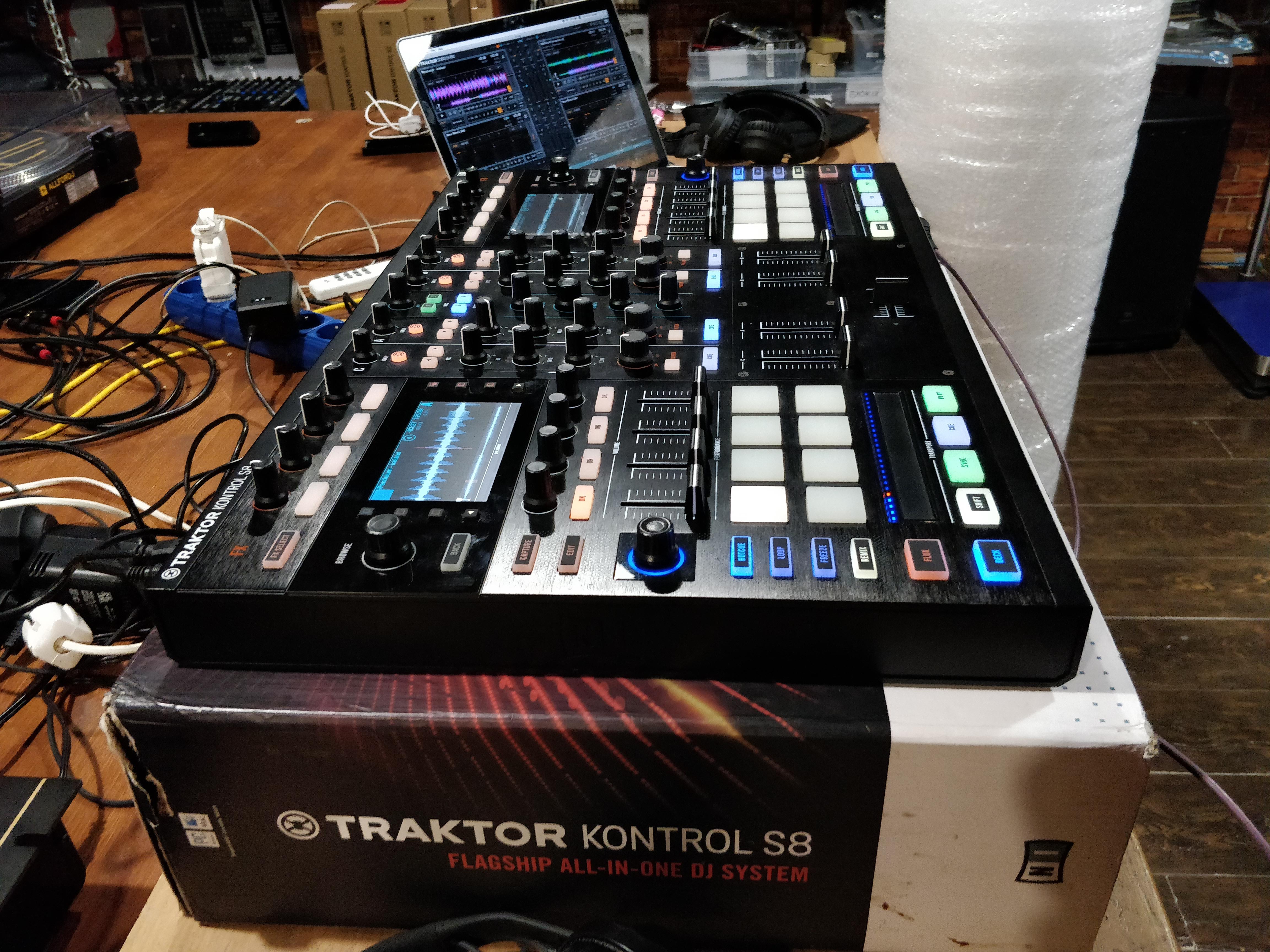 Native Instruments Traktor Kontrol S8 б/у купить DJ оборудование в ...